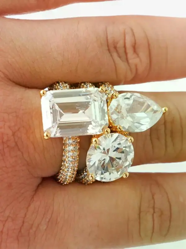 IZABEL DISPLAY Mega Drop Pear-cut Pavé Ring - White