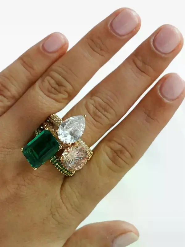 IZABEL DISPLAY Mega Drop Pear-cut Pavé Ring - White