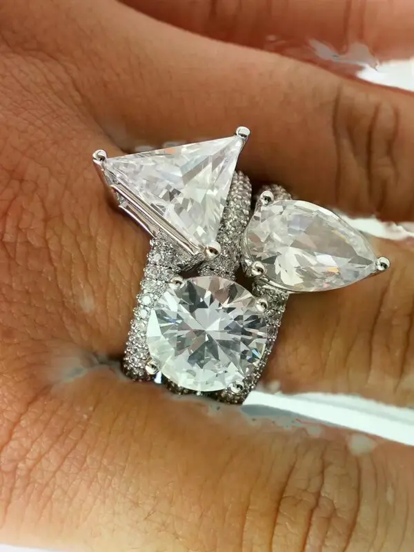 IZABEL DISPLAY Mega Triangle Pavé Ring - Silver