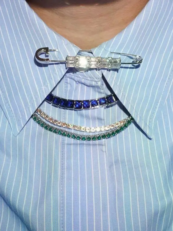 IZABEL DISPLAY Crystal Embellished Brooch