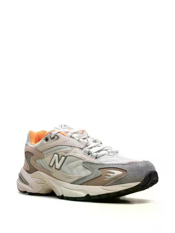 NEW BALANCE 725v1 Sneakers - Neutrals