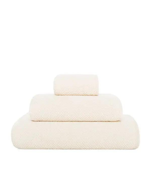 GRACCIOZA Bee Waffle Bath Sheet - Neutral