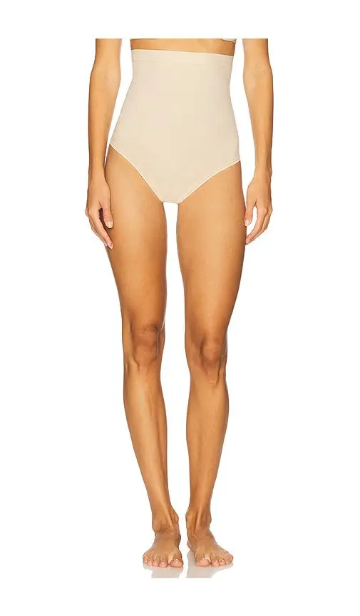 Spanx Spanxsculpt Seamless Power High Waisted Thong In Nude - Soft Nude