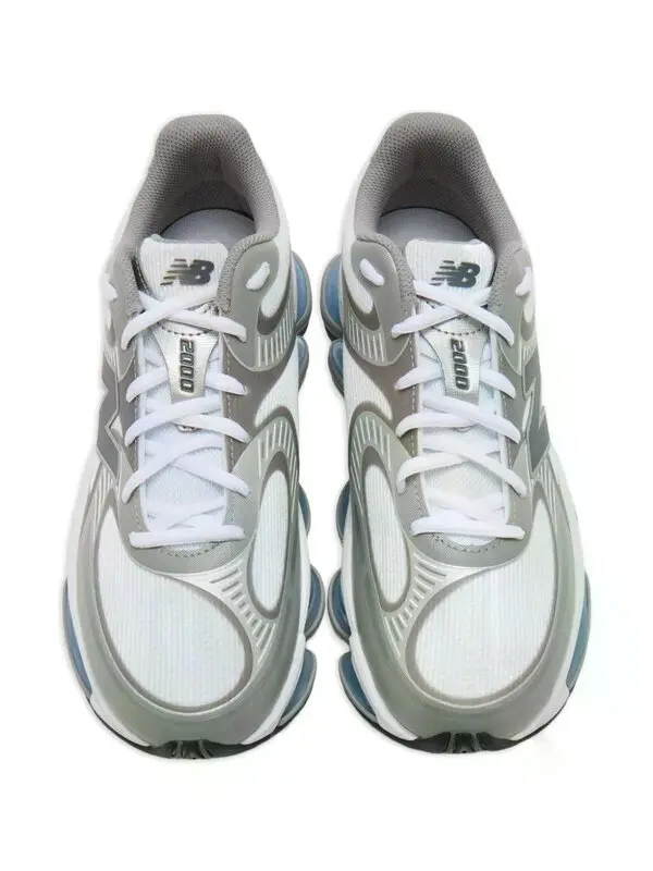 NEW BALANCE 2000 Sneakers