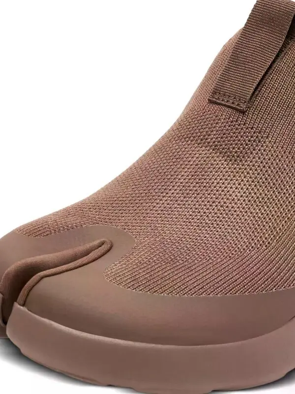 TABI FOOTWEAR Split-toe Slip-on Sneakers