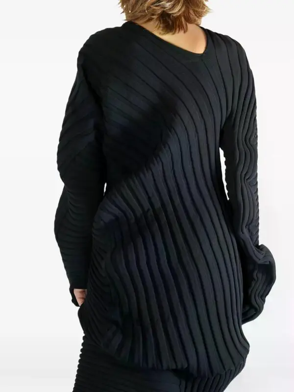 Issey Miyake Asymmetric Hem Sweater