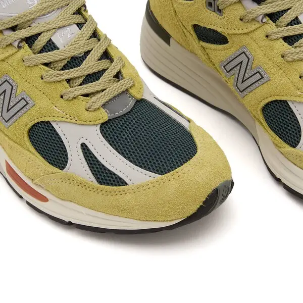 NEW BALANCE 991v2 Sneaker - Green