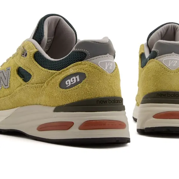 NEW BALANCE 991v2 Sneaker - Green