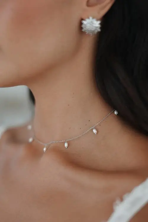 UNTAMED PETALS Angelica Pearl Necklace - Silver