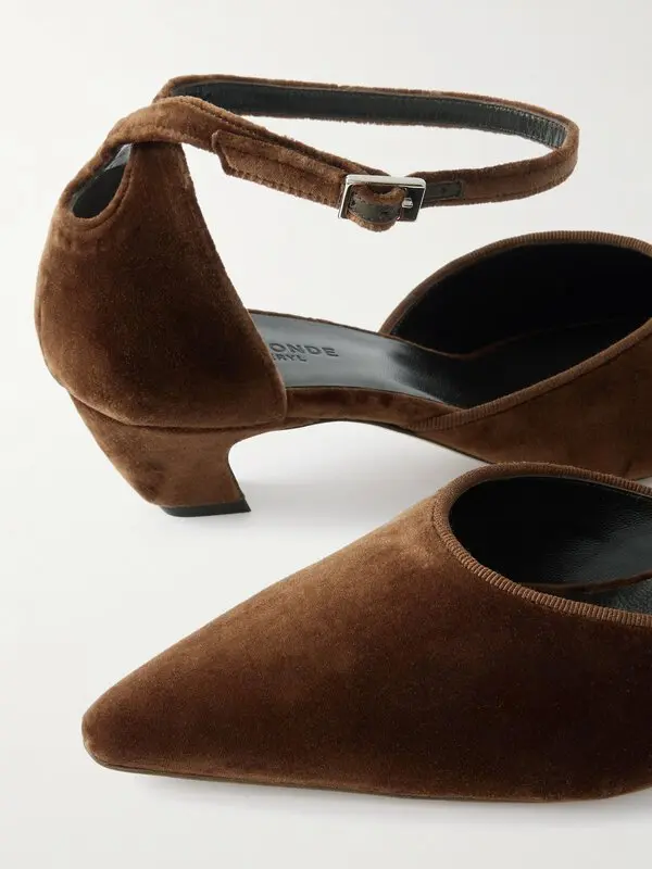 Le Monde Beryl Victoria Suede Pumps