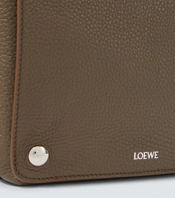 Loewe Pebble Medium Leather Messenger Bag - Brown