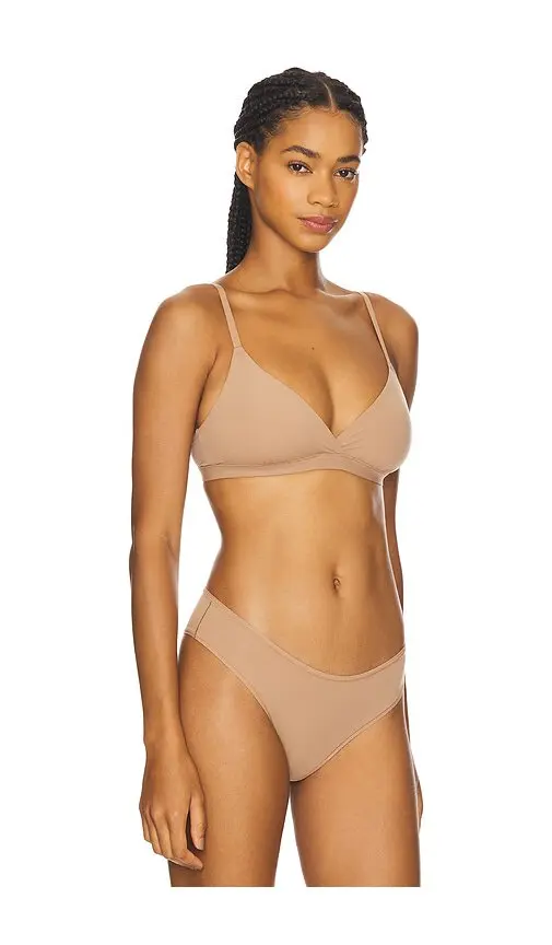 SKIMS Fits Everybody Crossover Bralette In Beige - Sienna