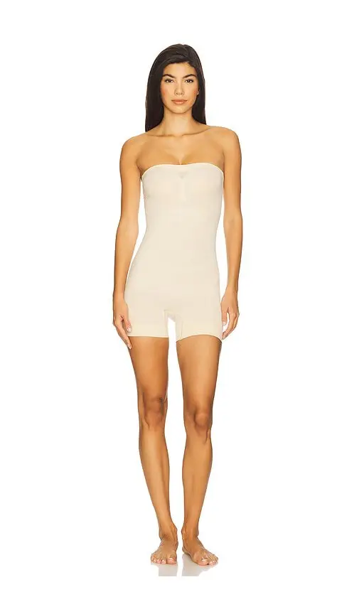 SKIMS Seamless Sculpt Strapless Shortie Bodysuit - Sand