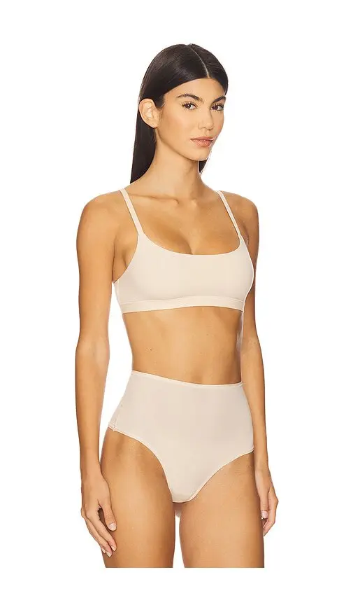 SKIMS Fits Everybody Scoop Bralette In Nude - Sand