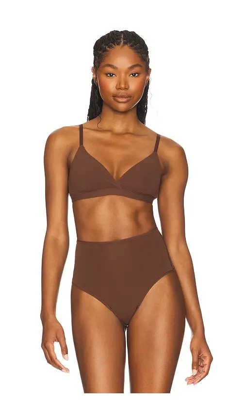 SKIMS Fits Everybody Crossover Bralette In Chocolate - Cocoa