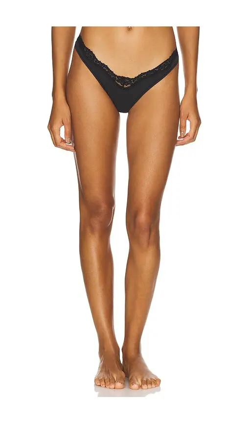SKIMS Fits Everybody Lace Dip Thong In Black - Onyx