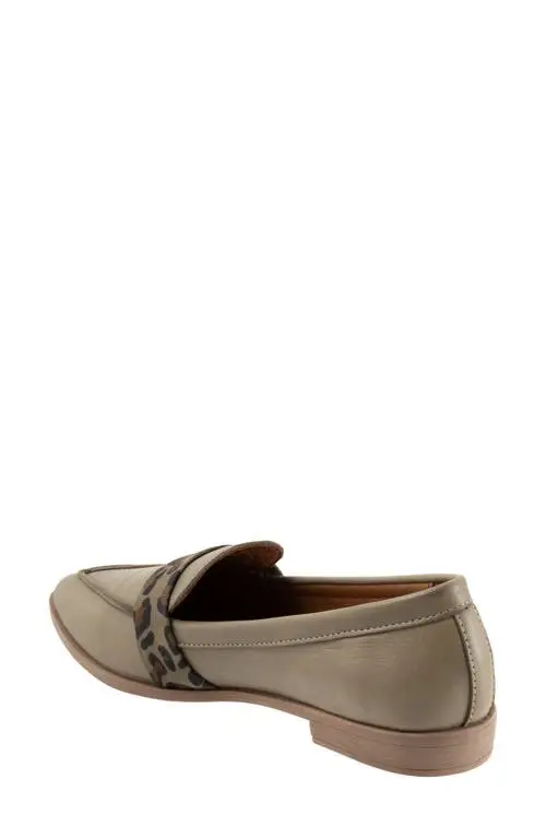 BUENO Bristol Pointed Toe Loafer