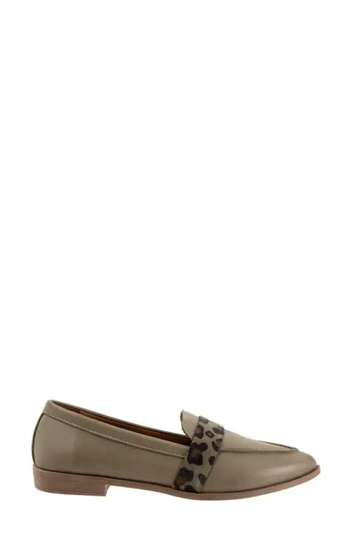BUENO Bristol Pointed Toe Loafer