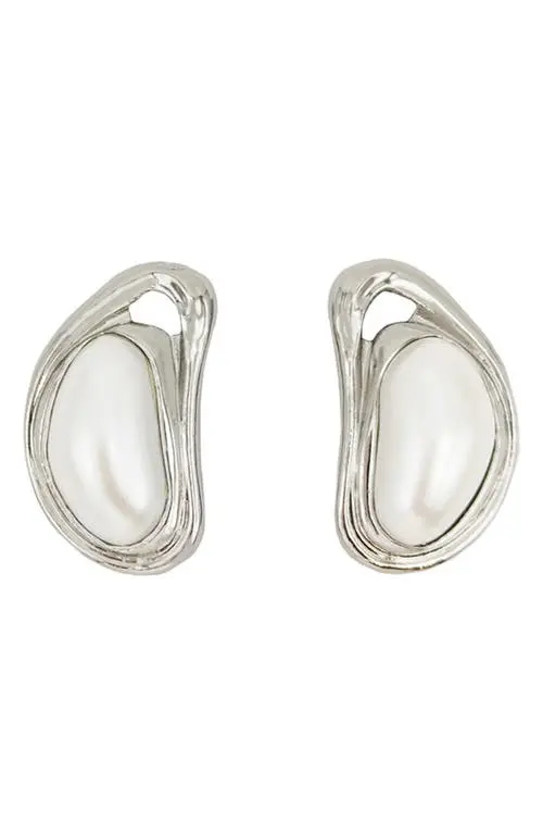 PETIT MOMENTS Vaila Stud Earrings - Silver/pearl