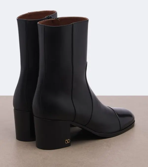 Valentino Garavani Vlogo Leather Ankle Boots - Black