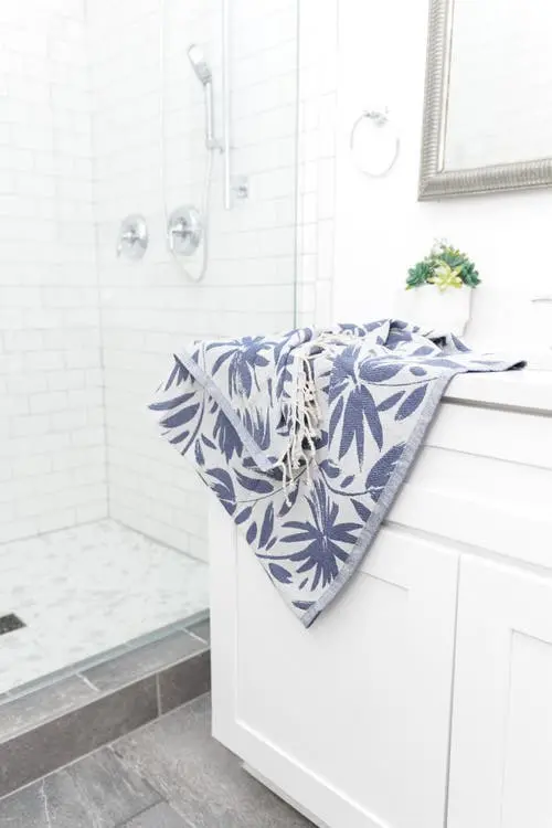 INFUSEZEN Whimsical Flower Organic Turkish Towel - Navy