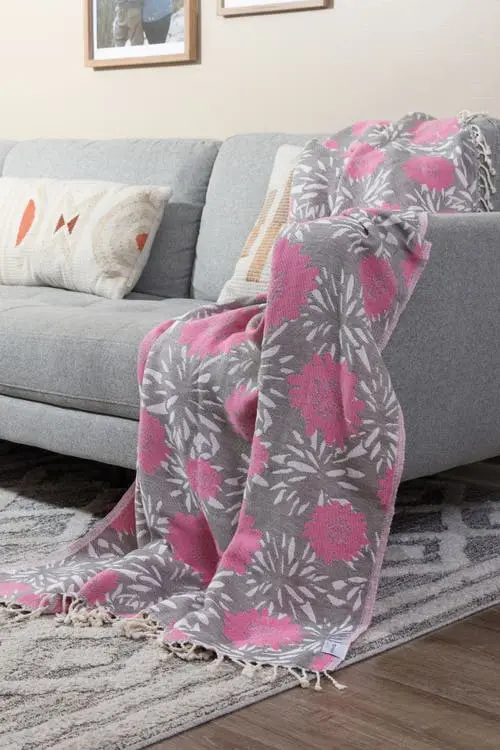 INFUSEZEN Flower Pop Organic Cotton Medium Weight Throw Blanket - Grey With Pink Flowers