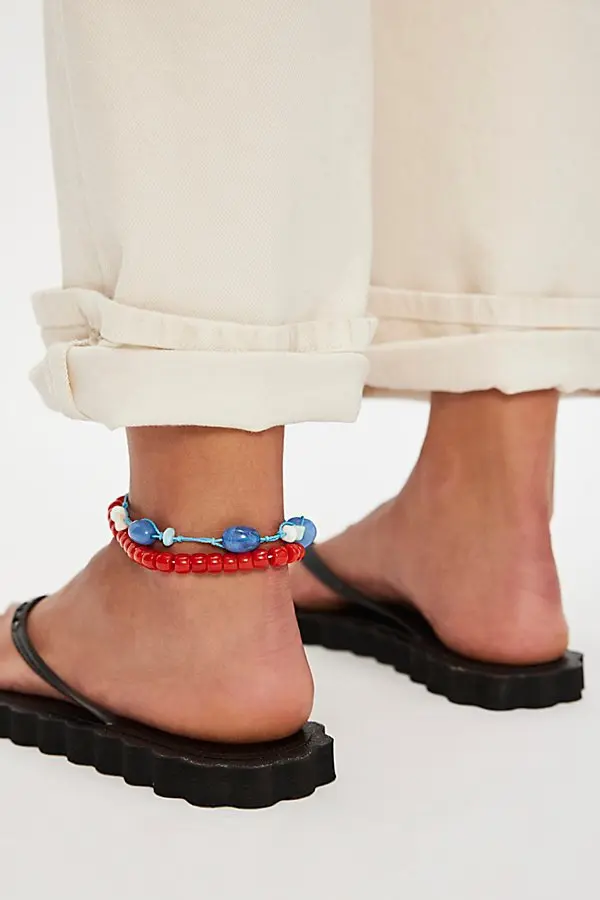 BRIZZA AREZZO Scalloped Flip Flops - Black