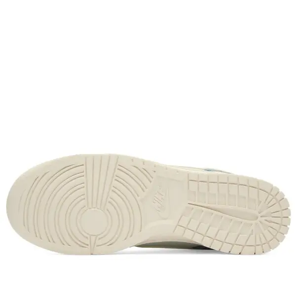 Nike Dunk Low Sneakers