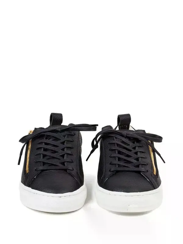 BUDDY Bull Terrier Sneakers