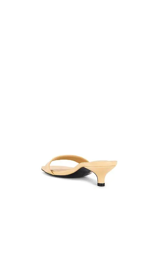 BLACK SUEDE STUDIO Avery 35 Mule - Custard