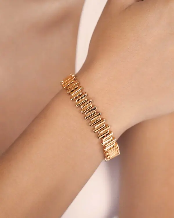 Ettika Chunky Rectangular Link Bracelet - Gold