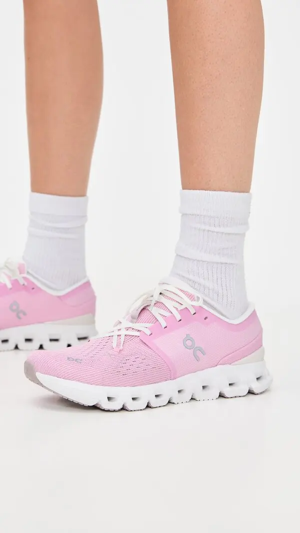 On Cloud X 4 Sneakers - Petal/Sand | Editorialist