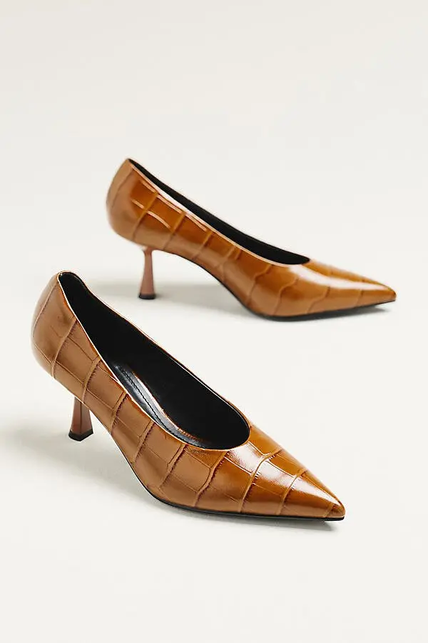 BIBI LOU Pointed-toe Pumps - Honey