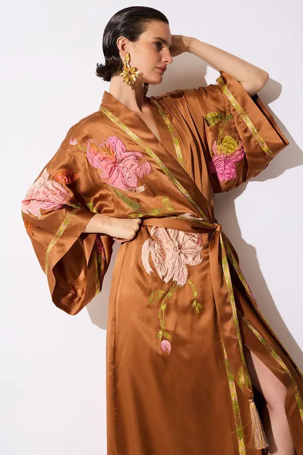 Natori Couture Brushstroke Embroidered Silk Robe - Gold