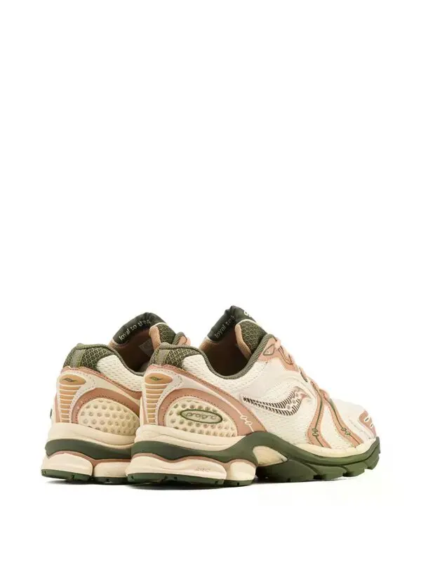 Saucony Progrid Triumph 4 & Friends Sneakers