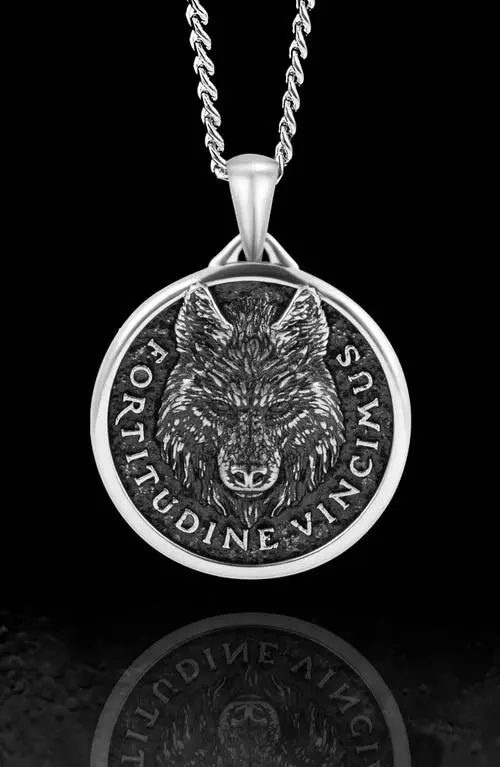 VINCERO Wolf Pendant Necklace
