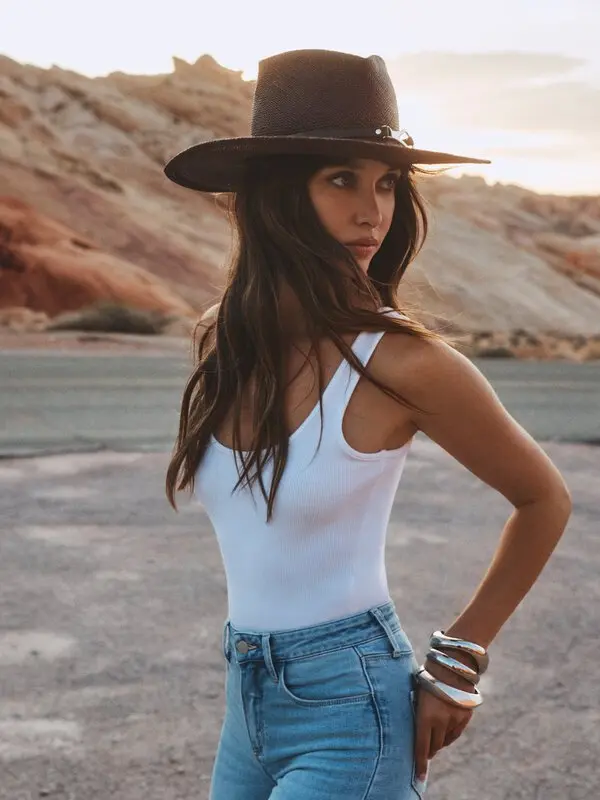 L'Agence Estella Fedora