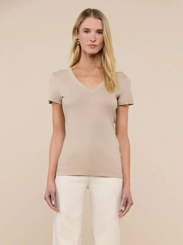 L'Agence Becca Cotton V-neck T-shirt - Biscuit