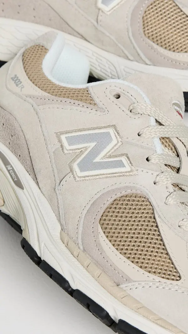 NEW BALANCE 2002r Sneakers