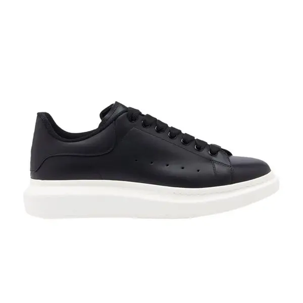 Alexander McQueen Oversized Sneaker With Skull Detail - Black