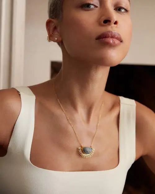 OTTOMAN HANDS Sunrise Labradorite Pendant Necklace - Brass