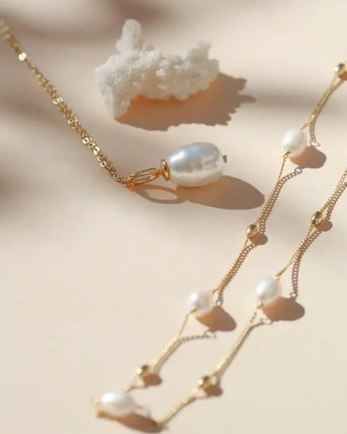 OTTOMAN HANDS Ava Pearl Pendant Necklace