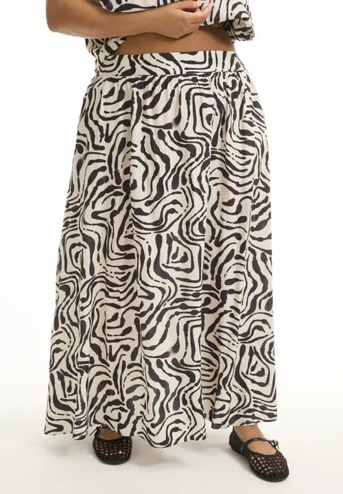 JUNE + VIE Pull-on Flowy Maxi Skirt