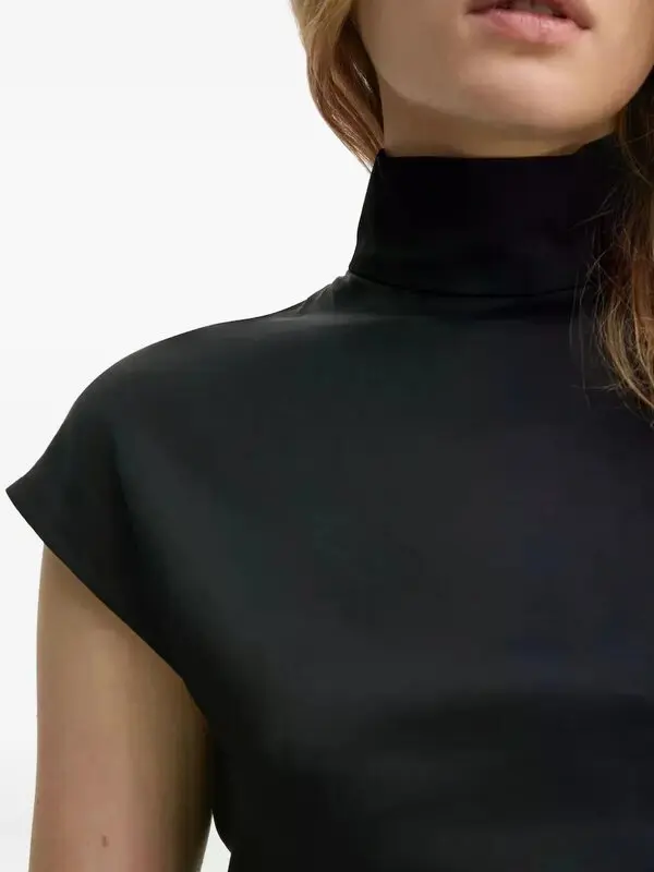 AERON Short-sleeved Turtleneck Blouse