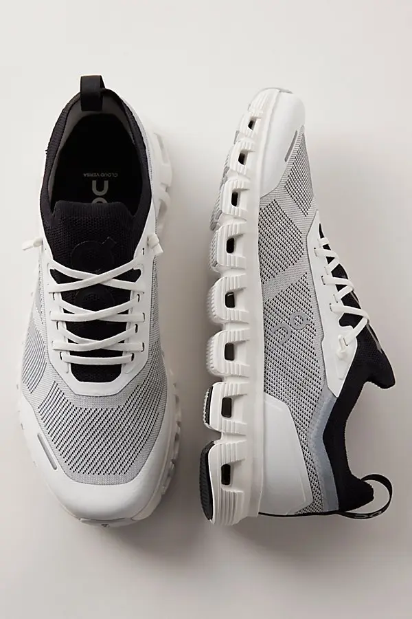 On Cloud 6 Versa Sneakers - White/black