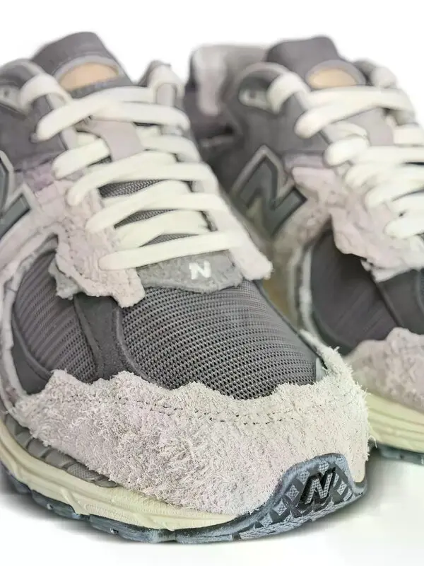NEW BALANCE 2002r Lace Up Sneakers - Grey