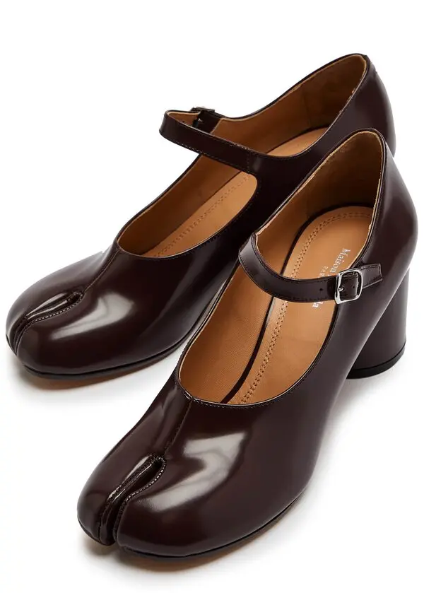 MAISON MARGIELA Tabi Mary Jane 60 Glossed Leather Pumps - Brown