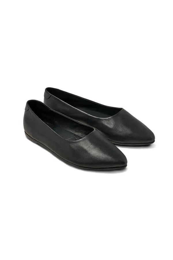 Beek Swoop Leather Ballet Flats - Black