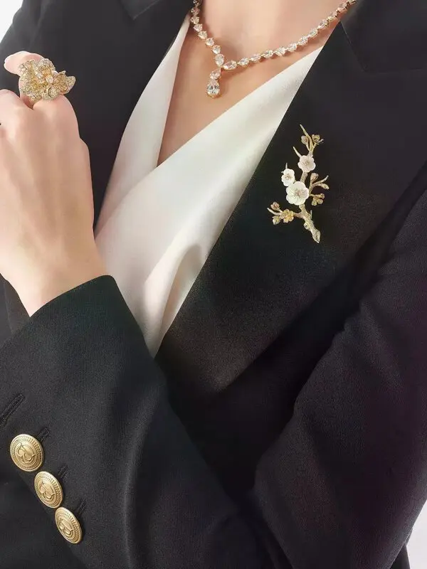 ANABELA CHAN Sakura Blossom Diamond Brooch