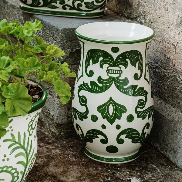 VIETRI Verde Garden Umbrella Stand